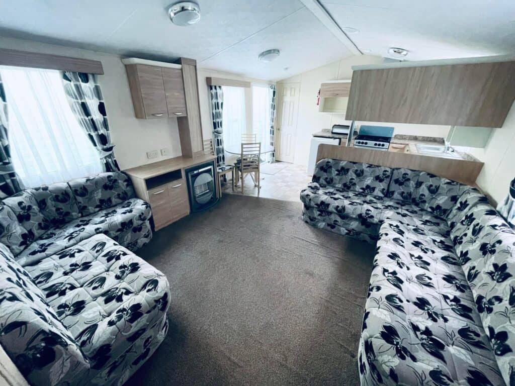 Beautiful Caravan in a Beautiful Location! - RMC